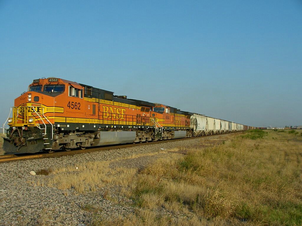 BNSF 4562